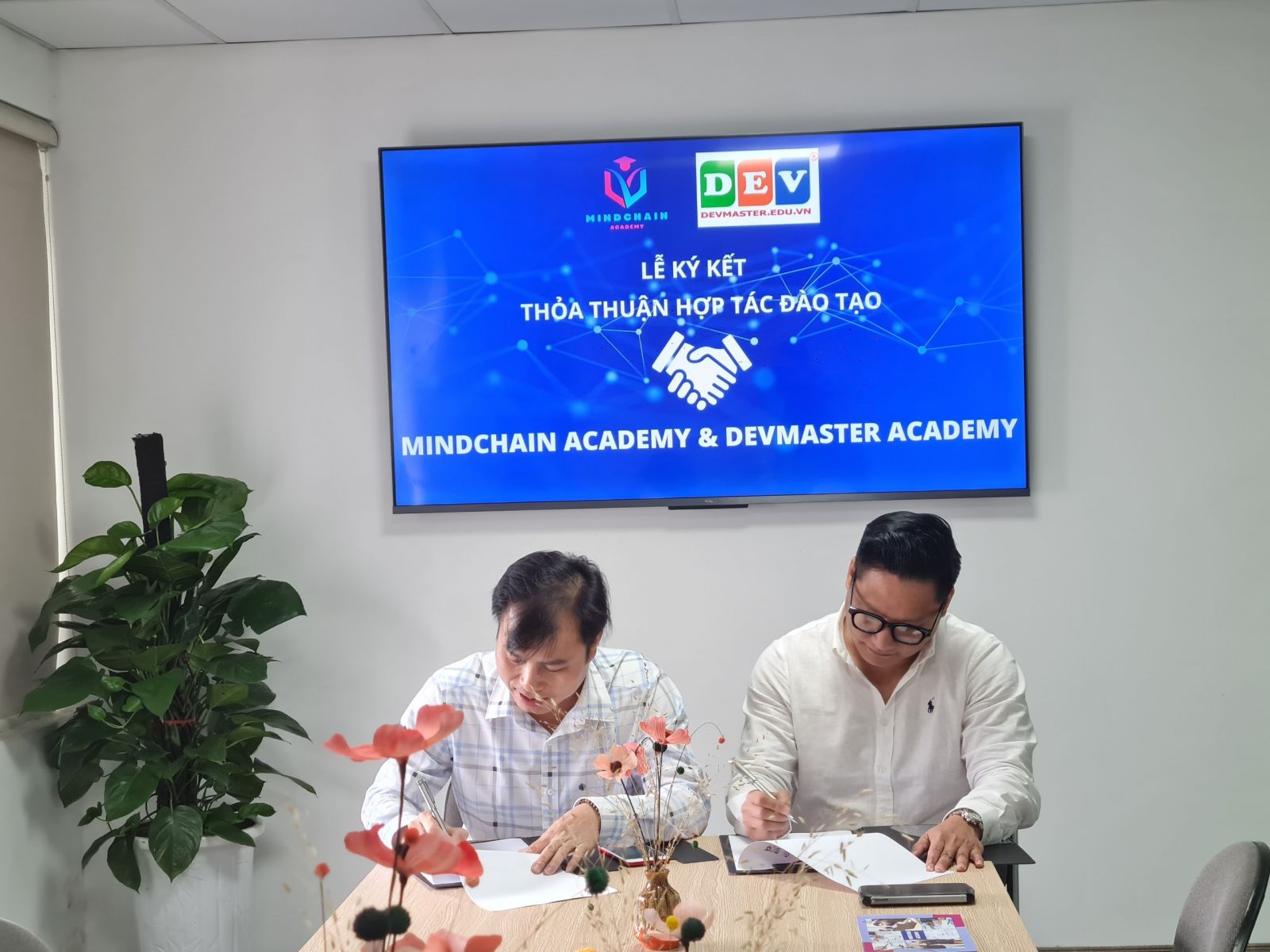 Ký kết Thoả thuận hợp tác giữa MindChain Academy & Devmaster Academy | DEVMASTER